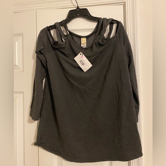 7th Ray | Tops | 7th Ray Cold Shoulder Shirt | Poshmark